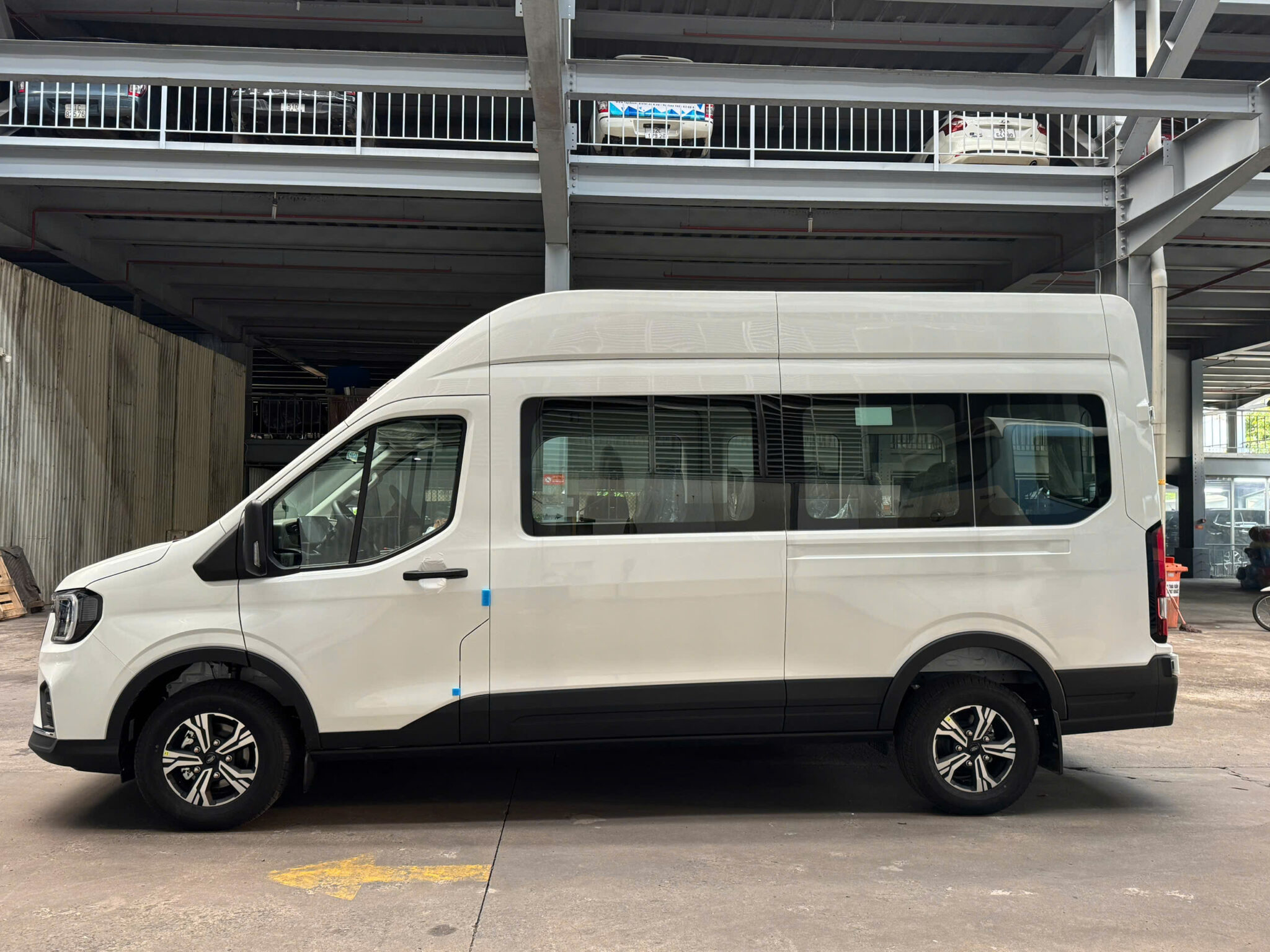 Ford Transit Pre Trắng 2025 Màu sắc thực tế, Sẵn Kho Giao Xe